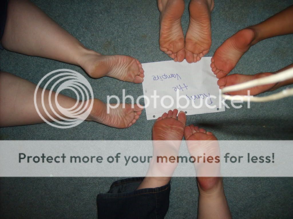 Foot Fetish Forum: 5 FEET IN 1 SALUTE WIT MY SCREENNAME