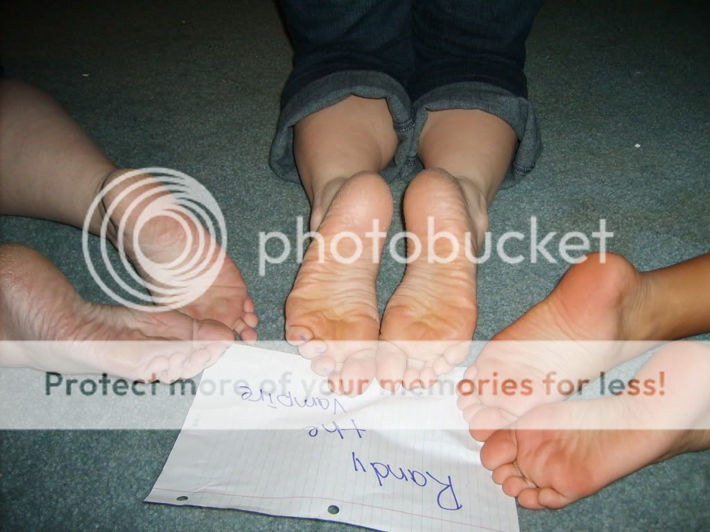 Foot Fetish Forum: 5 FEET IN 1 SALUTE WIT MY SCREENNAME
