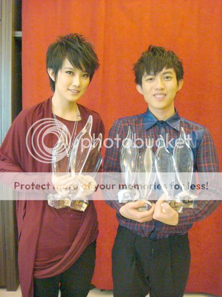 林宥嘉 Lin You Jia ::โยกับรางวัล Best Produce@ Singpore Hit Awards และ ...